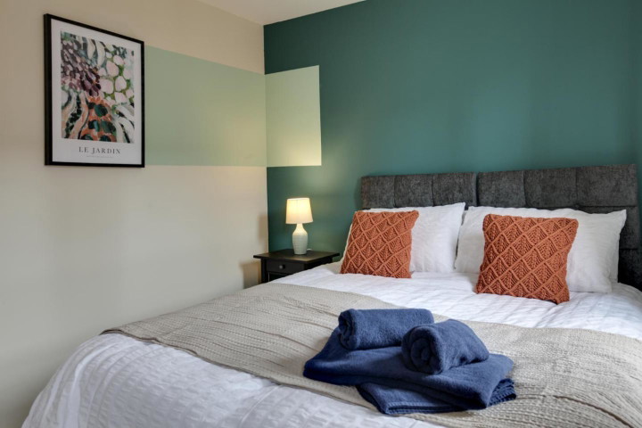 Two Bedroom Coach House - Free Allocated Parking For 2 Vehicles - Central Colchester - Colchester