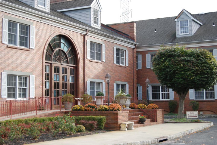 Colts Neck Inn Hotel - Freehold Township, NJ