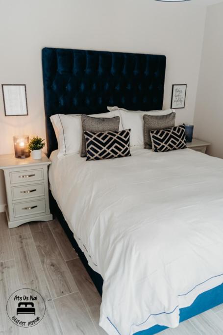 Stylish Belfast City Centre 2 Bedroom Apt Free Parking - Belfast