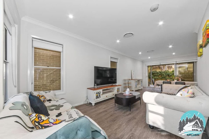 Spacious 4br Yard Retreat - Castle Hill