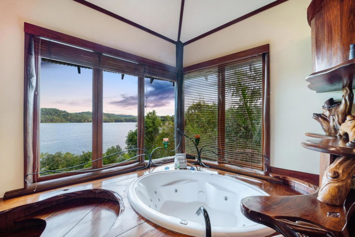 Secrets On The Lake - Maleny