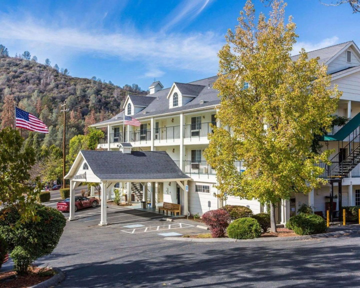 Quality Inn Yosemite Valley Gateway - Yosemite National Park, CA