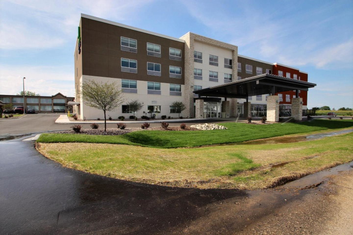 Holiday Inn Express & Suites Fond Du Lac By Ihg - Fond du Lac, WI