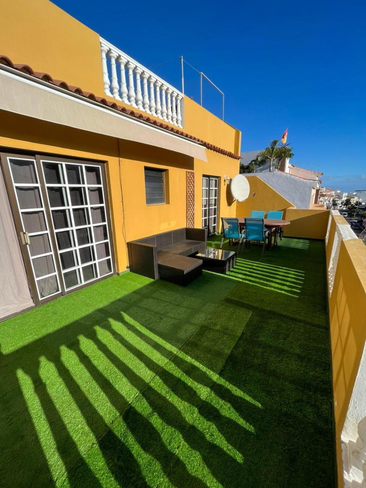 Große Terrasse Mit Esstisch, Markise. Einfach - Tenerife