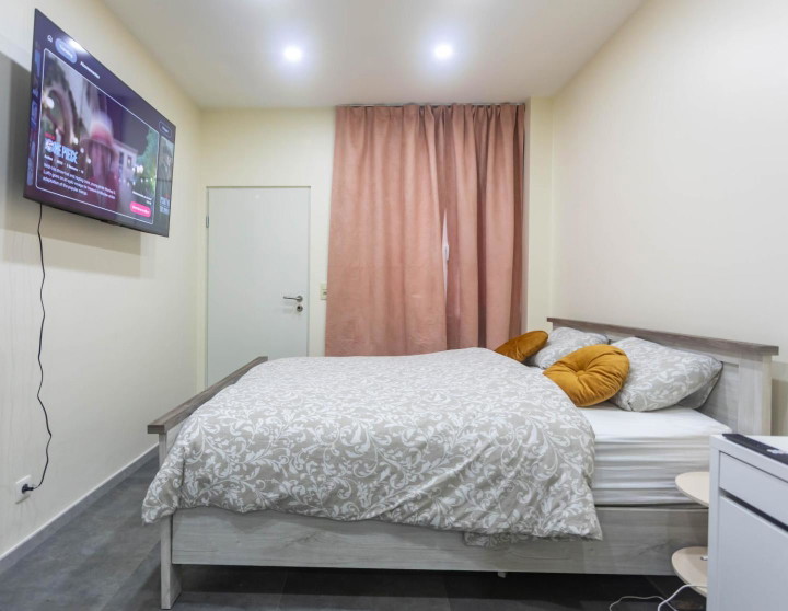 Appart Rdc Climatisé Kitchenette Dans La Chambre, Grande Salle De Bain Pivée, Arrivée Autonome Et Fenêtre Sur Couloir - Herstal