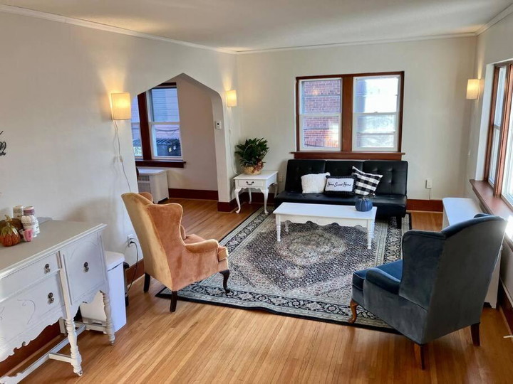 The Parsonage Of Marshall-4br 2ba Entire House - Minnesota