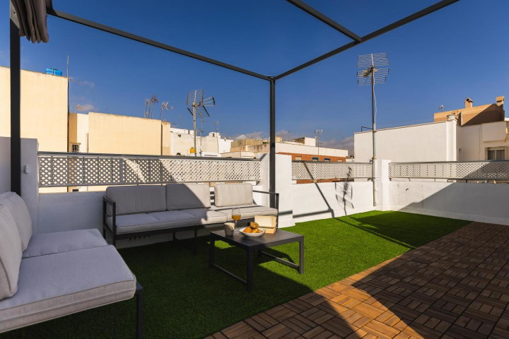 Gran Capitán- Casa En El Centro Con 3 Habitaciones Y Terraza - Almería