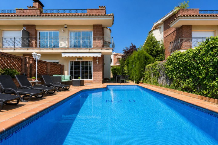 Casa Con Piscina En Costa Barcelona - Costa Brava