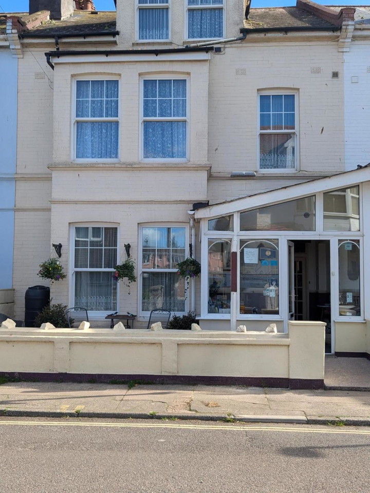 Kingswinford Guest House With Free Parking - Totnes