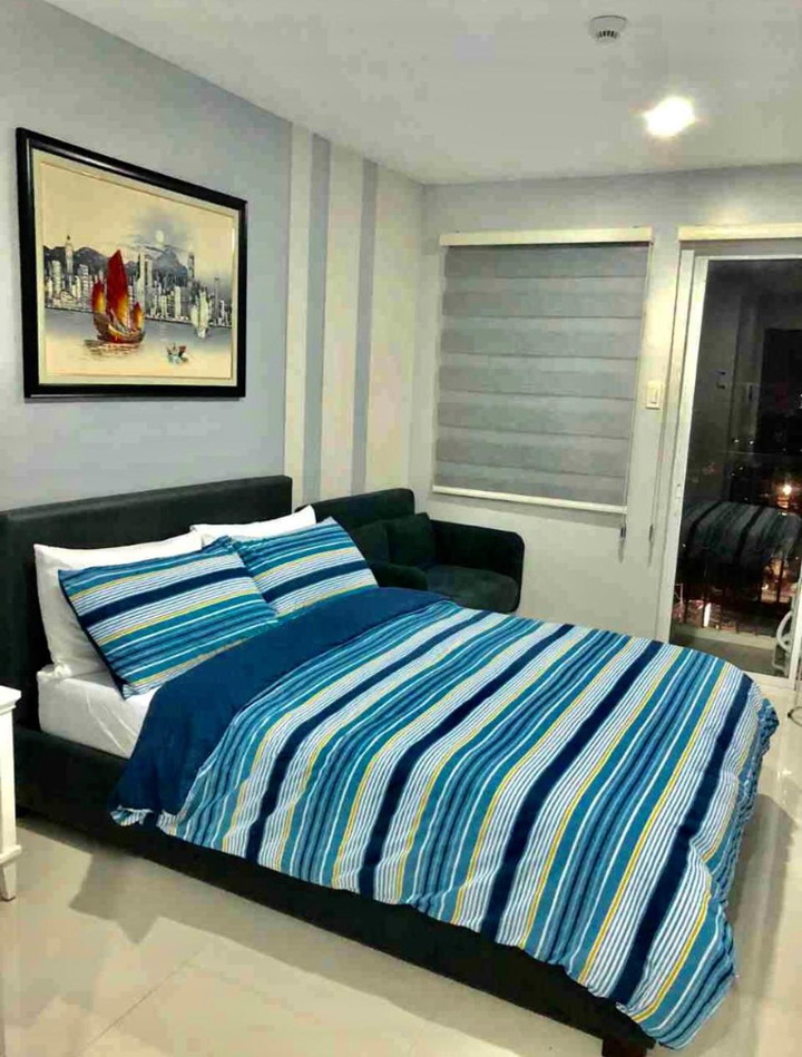 Explorer Suite 1004 - Bacolod