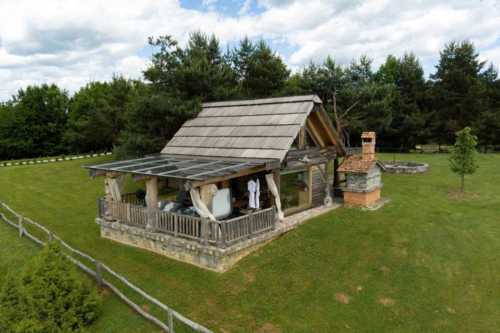 Holiday Home Ernest ŽElezni With Hot Tub - Slovenië