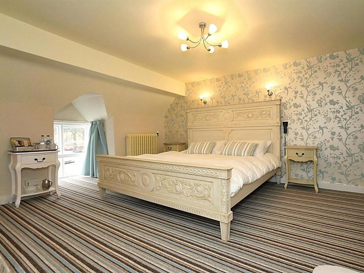 The Hand At Llanarmon - Shropshire