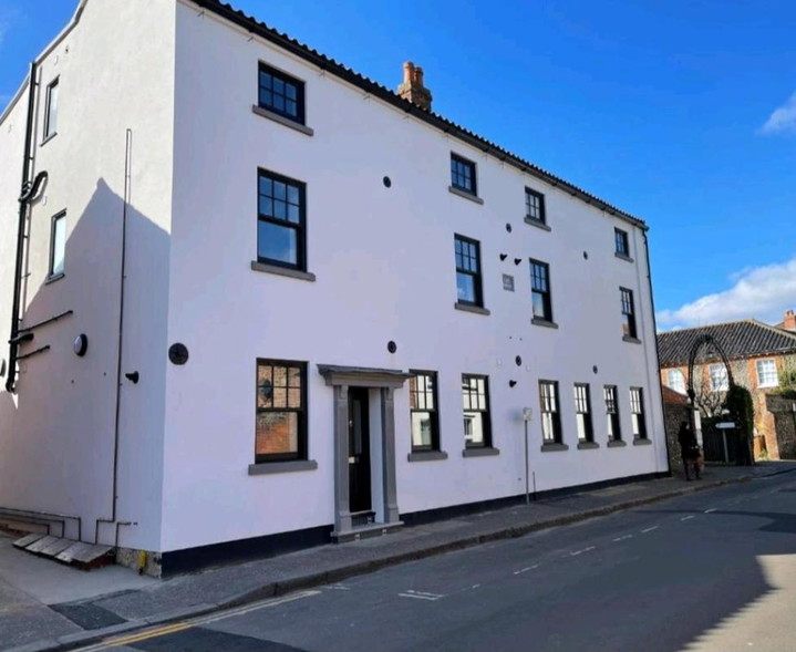 Sunset View, 2 Bedrooms In The Heart Of Holt With Parking - Holt