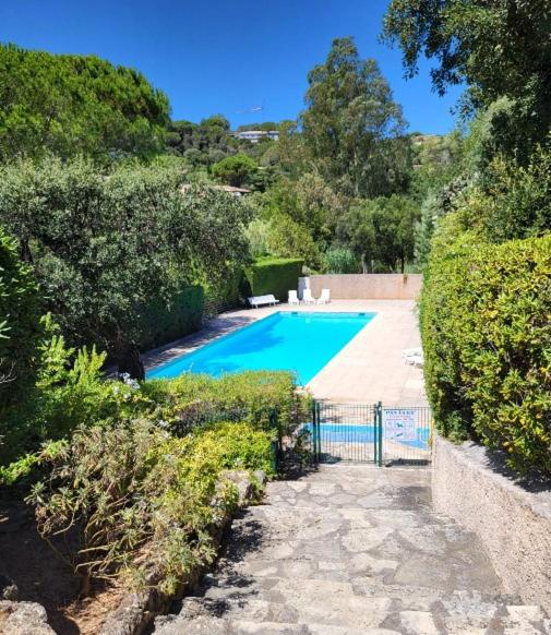 Charmante Maison Mitoyenne Avec Piscine, Jardin Et Accès Privé à La Plage Sainte-maxime - Saint-Tropez