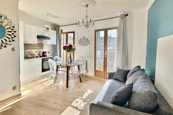 Appartement De Charme Avec Balcon Au Pied Des Commerces - Béziers