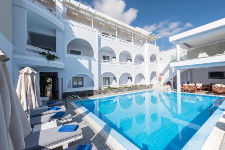 Blue Waves Suites & Apartments - Santorini