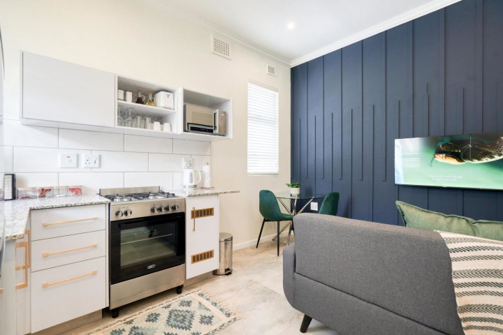 Hampton Collection - Contemporary 3 Sleeper Serviced Apartment With Pool - Durban