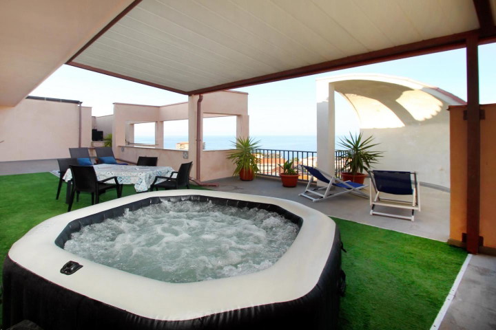 Attico Vista Mare Con Terrazza E Spa Riscaldata - Szicília