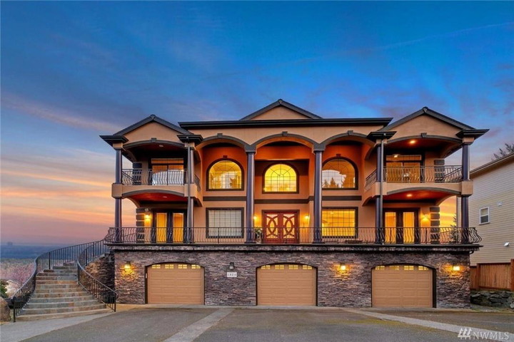 Villa Luna - Tacoma, WA