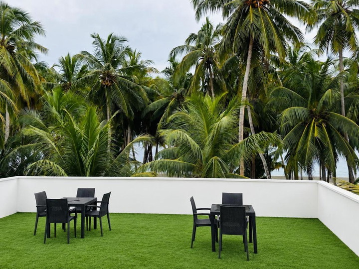Dhooveli Waves - Maldives