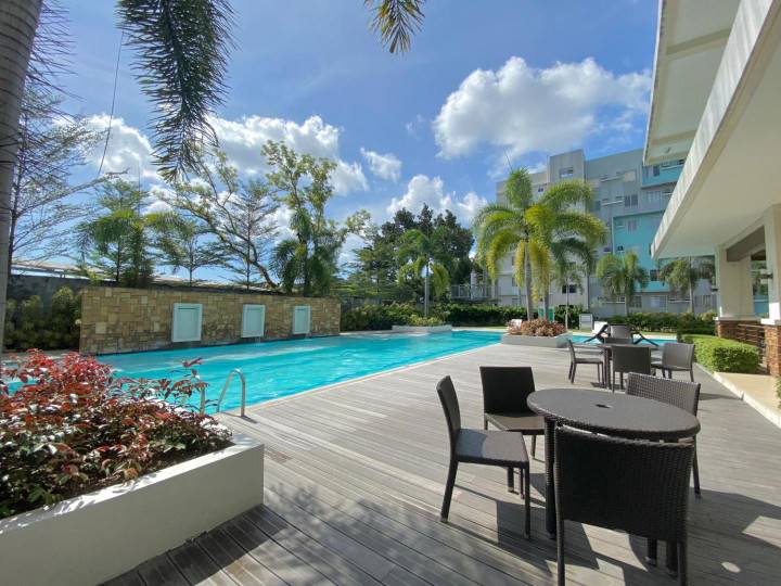 8 Spatial 2br Condo Within The City With Pool, Wifi & Netflix - Davao City