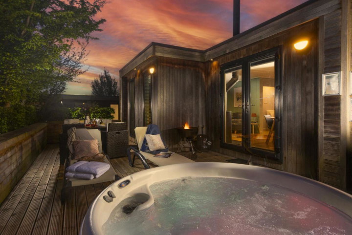 Blackbird Lodge, Strawberryfield Park - Free Parking, Hot Tub, Pets Allowed - Glastonbury