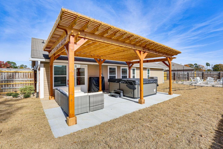 Hot Tub & Fire Pit: Home Near Downtown Texarkana - Texarkana, TX