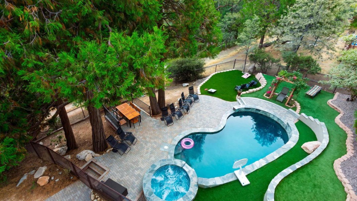 Poolside Pines Reunion House By Avantstay - Lake Arrowhead, CA