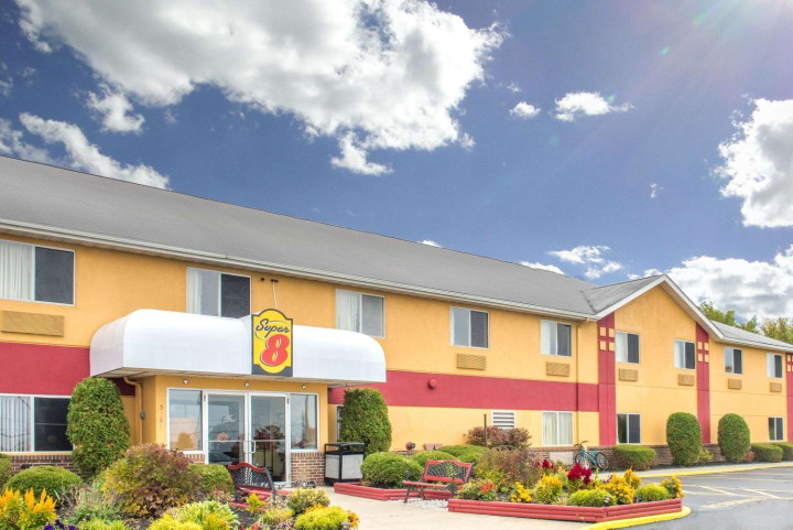 Super 8 By Wyndham Medina - Medina, OH