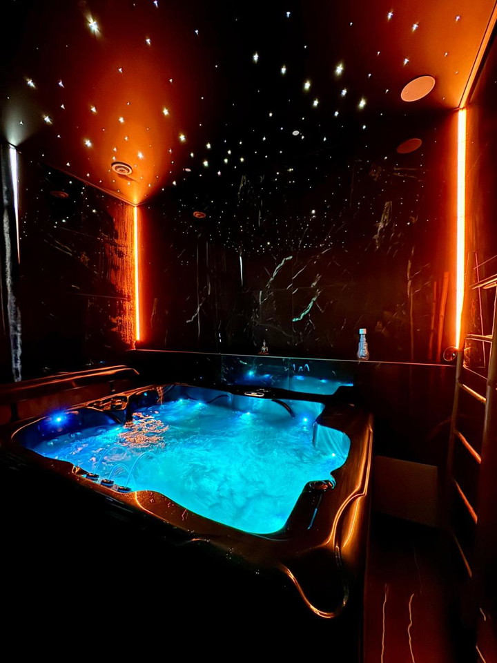 Logement Privé Avec Jacuzzi Haut De Gamme ! Près De L'aéroport De Charleroi - Charleroi