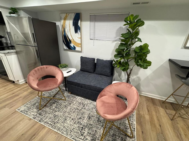 Modern Deanwood Retreat - Fast Wi-fi, Parking, Near Metro - Washington, D.C.