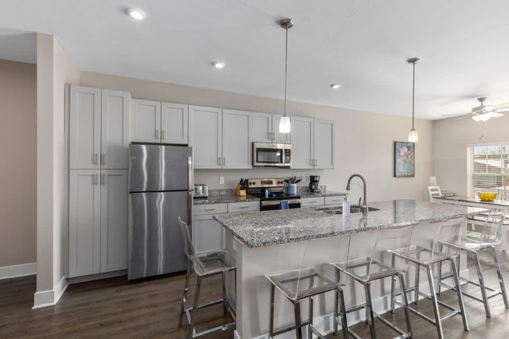 Modern 2br & 2ba Condo With Garage & Patio - Grand Rapids, MI