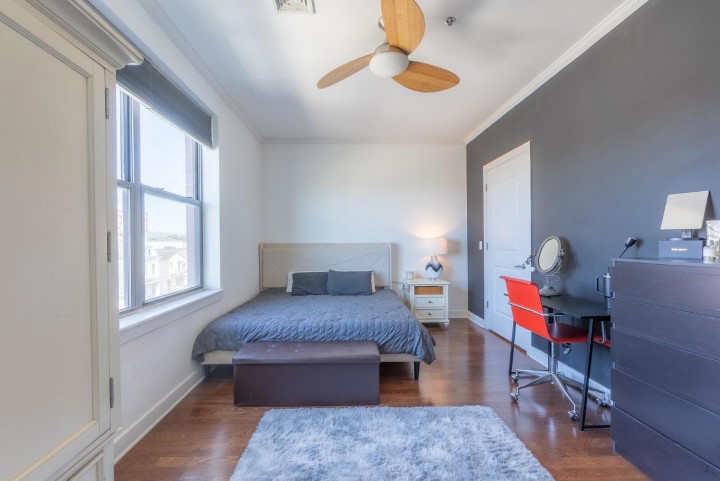 King Master And Plush Queen Near Nyc W Kitchen, Living Room Plus On-site Gym - Jersey City, NJ