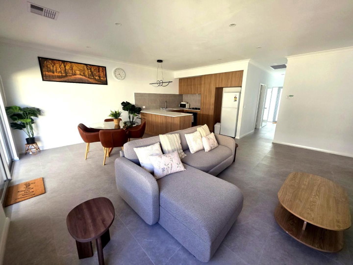 Modern Private Townhouse Close To City & Transport - Perth