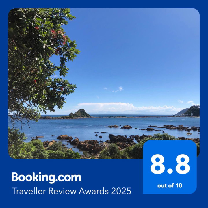 Seafront Haven In Island Bay With Deck And Outdoor Bath - Wellington