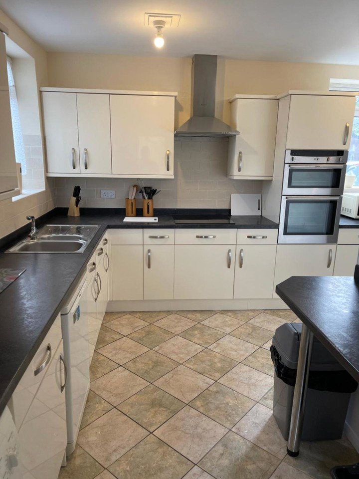 Spacious, Sleeps 18, 3 Bathrooms, Parking, Parks, Mansfield, Sherwood - Mansfield