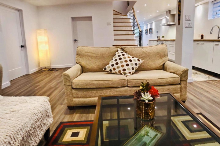Cosy Apartment At Bossuet Road - Laval