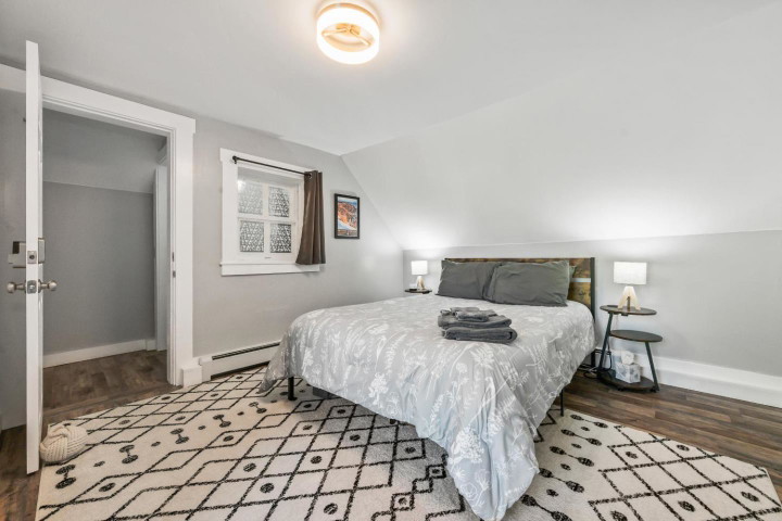 Bond Modern Cozy Apt 2nd Floor - New Hampshire (State)