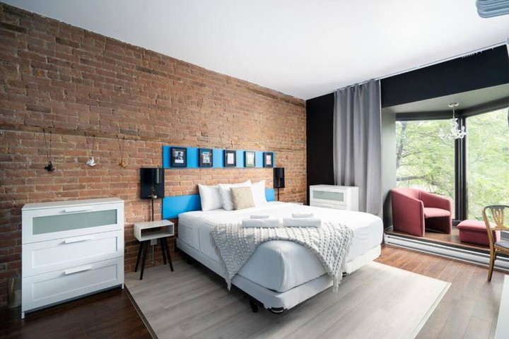Two Bedroom Duplex In Plateau Mont-royal District - Montréal, QC