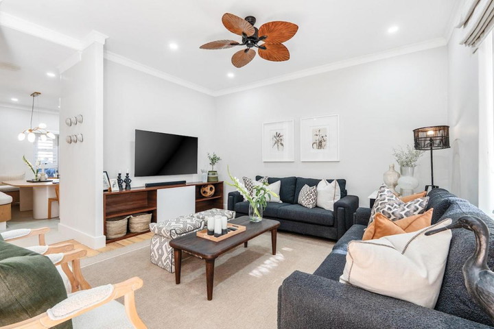 Chic, Modern 4-bedroom Home On Buitenkant - Camps Bay