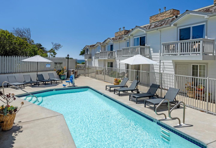 Pelican Inn & Suites - San Simeón, CA