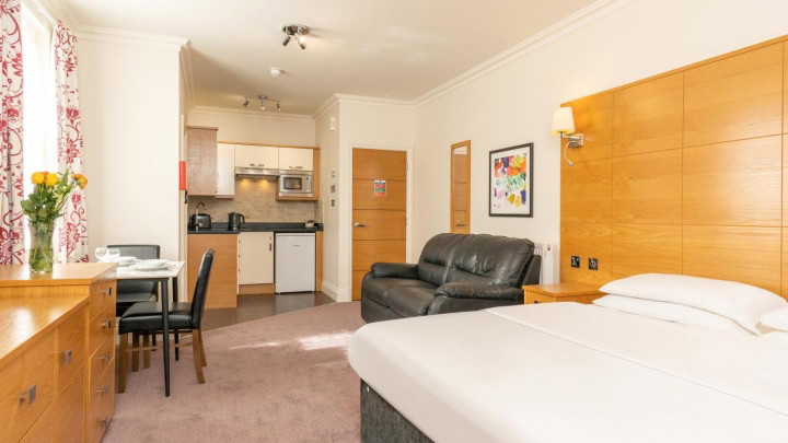 Teddington Lodge - Brentford