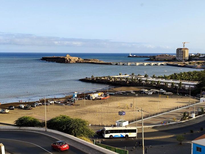 Mendes Family Guesthouse, And Services - Praia