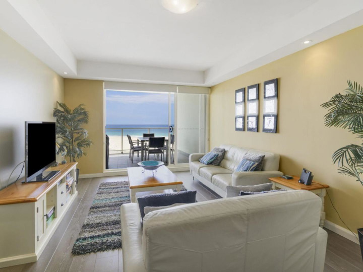 Ocean Views Unit 24 - The Entrance