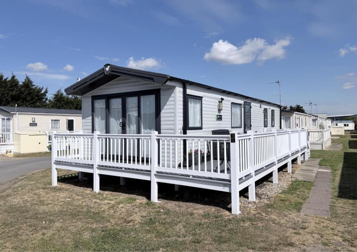 Stunning 6 Berth Caravan At Suffolk Sands Holiday Park Ref 45031g - England