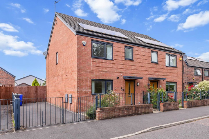 New Modern Townhouse Holiday Home Free Parking - Oldham