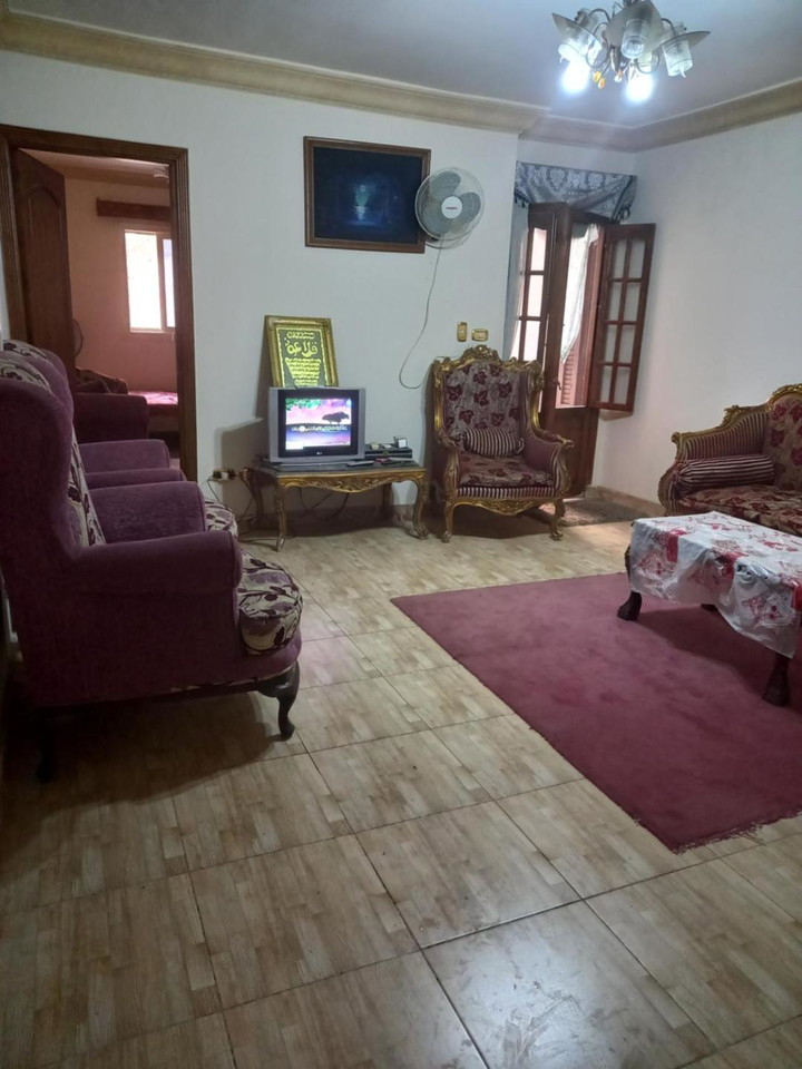 شقه كاملة الفرش بعماره حديثه و حى هادئ به جميع الخدمات - Alexandria