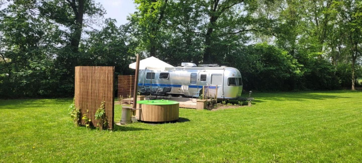 Amerikaanse Airstream Caravan Met Hottub - Netherlands