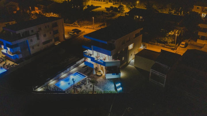 Apartments Pool Villa Aldura - Mandre