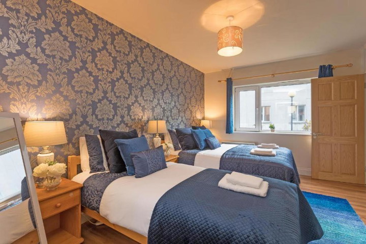Town Square Townhouse - Best Location In Galway - 